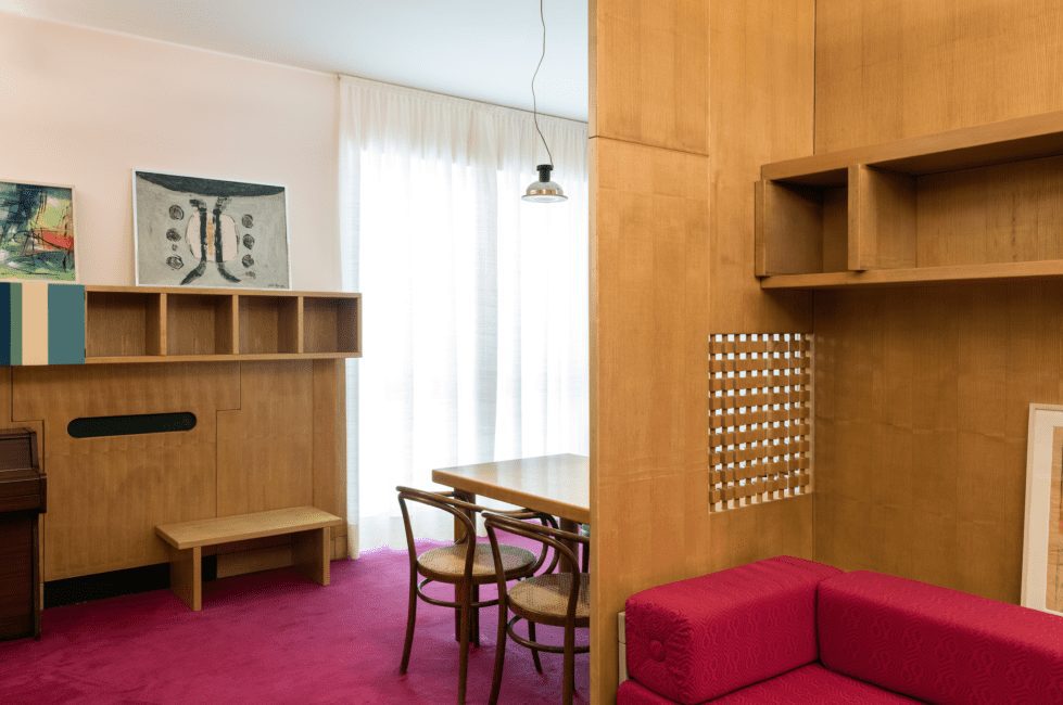 HongDesignworks adds futuristic elements to AmberMeeting office in Xi ...